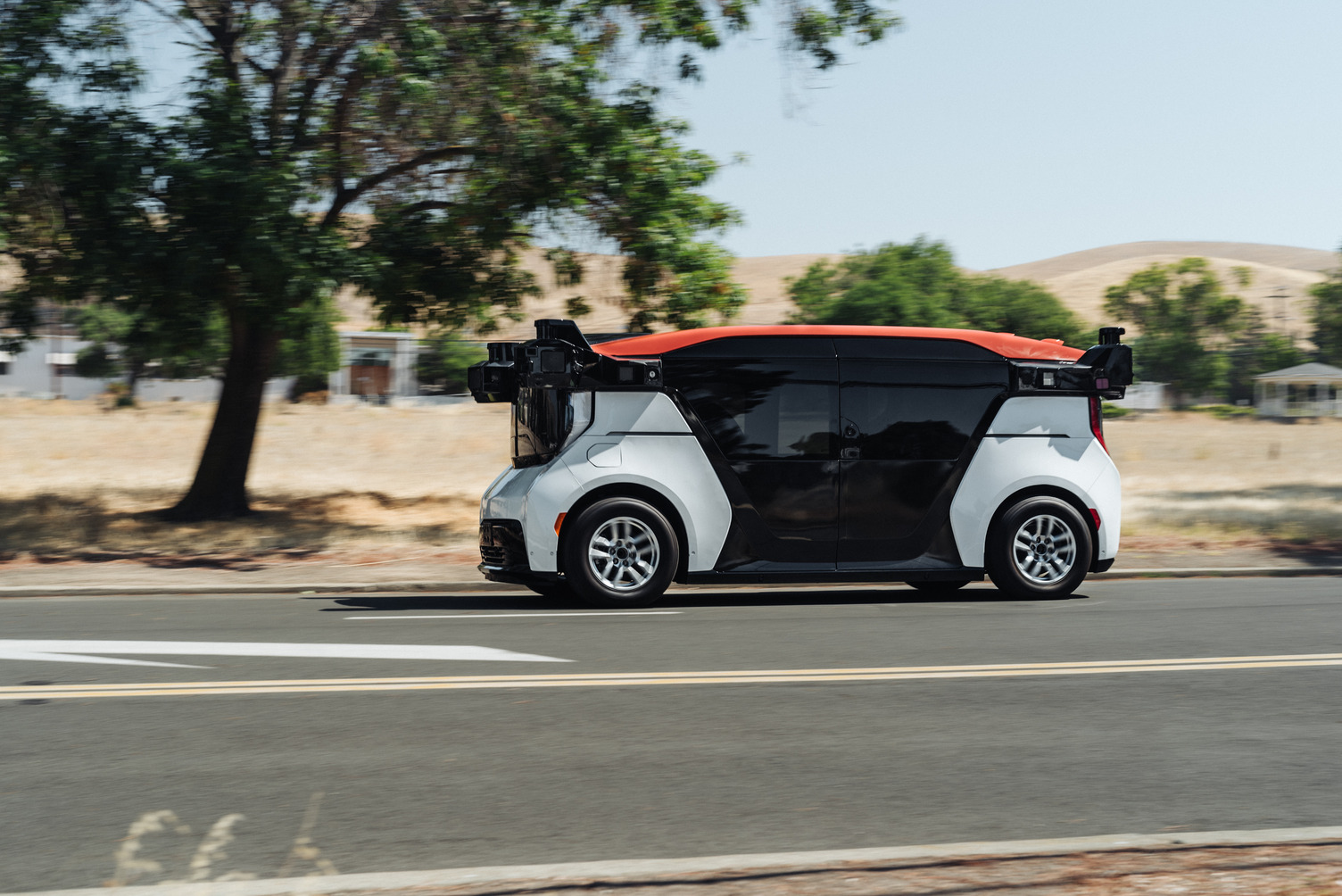 Former Cruise CEO launches robotics company with Tesla AI manager ...