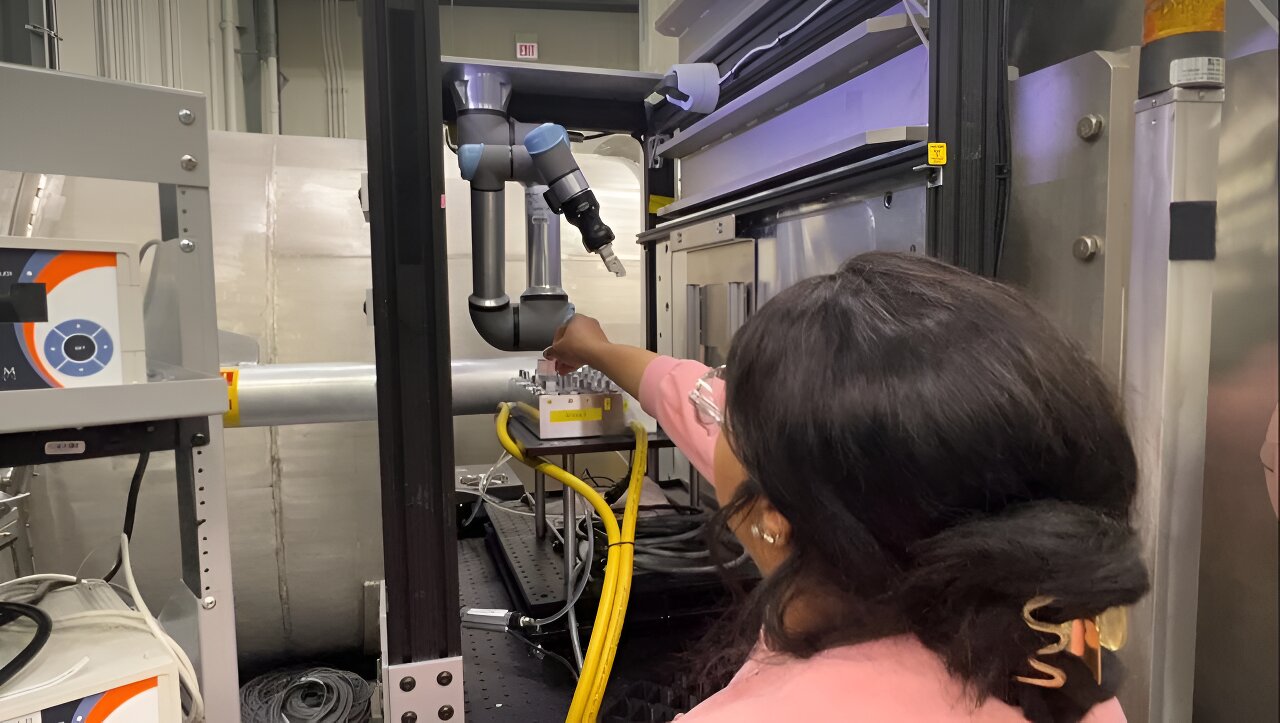 Retrofitting robotics increases efficiency of neutron experiments ...