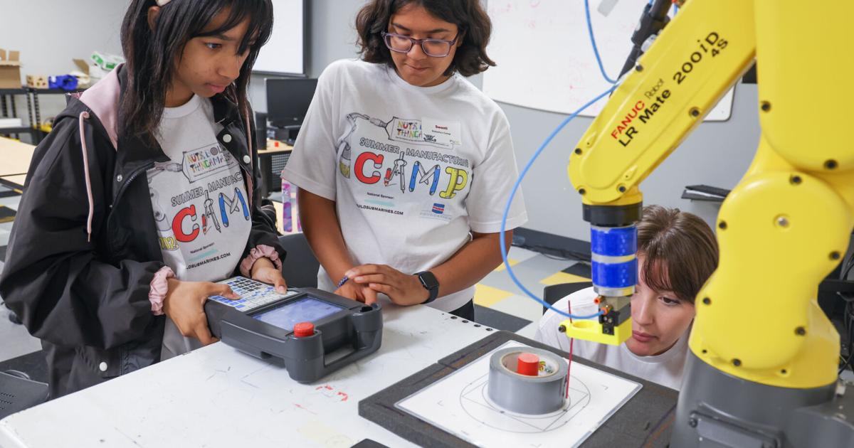 Girls learn robotics basics at PNW summer camp - Europeantech