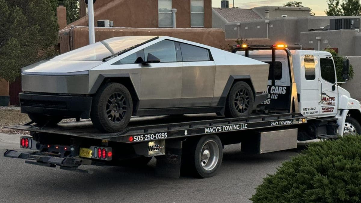 First Time Having an Issue With Cybertruck After 1,000 Miles in a Week ...